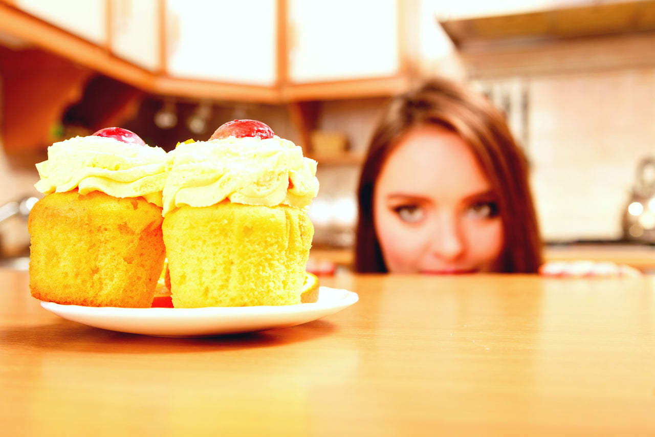 Encore une fringale ?! Comment l’expliquer et s’en débarrasser pour de